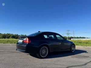 Black BMW 320 2007 in Panevezys, with an engine capacity of 2.00 L and mileage of 516 thousand km for 3499 €, photo 6 on AUTOMOTO.COM.LV