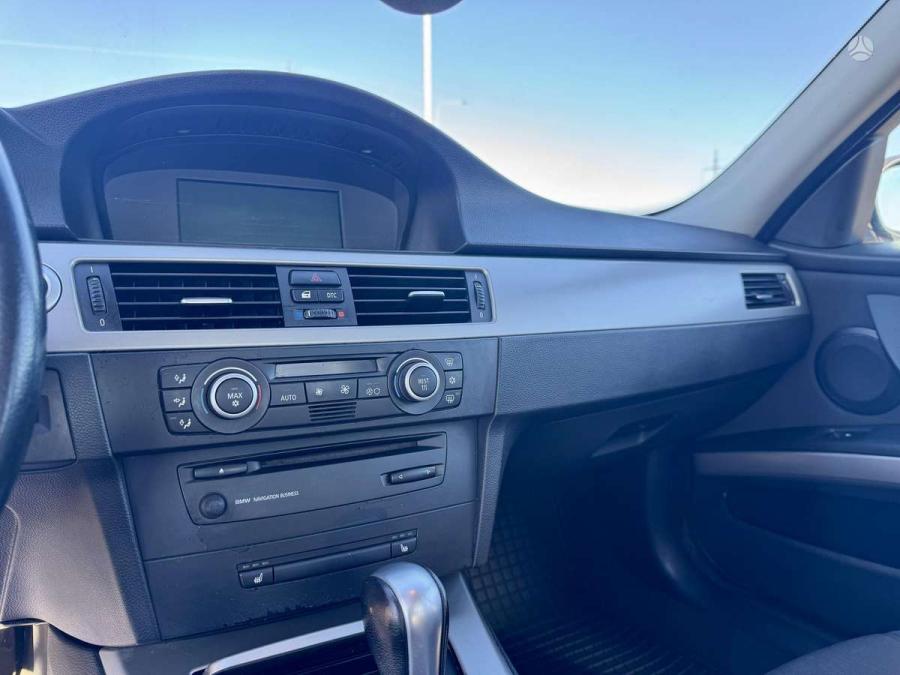 Black BMW 320 2007 in Panevezys, with an engine capacity of 2.00 L and mileage of 516 thousand km for 3499 €, photo 10 on AUTOMOTO.COM.LV