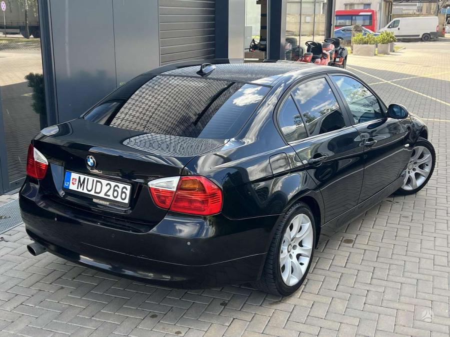 Melns BMW 320 2007 Kauņa, ar dzinēja tilpumu 2.00 L un nobraukumu 346 tūkst. km par 2850 €, foto 10 vietnē AUTOMOTO.COM.LV