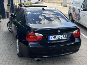 Melns BMW 320 2007 Kauņa, ar dzinēja tilpumu 2.00 L un nobraukumu 346 tūkst. km par 2850 €, foto 12 vietnē AUTOMOTO.COM.LV