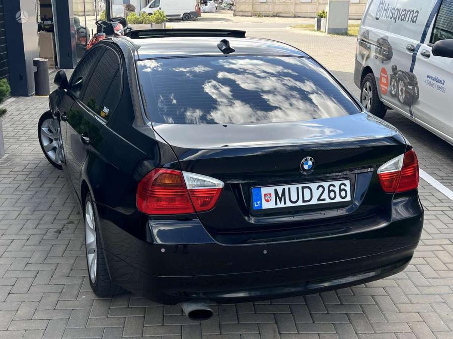Melns BMW 320 2007 Kauņa, ar dzinēja tilpumu 2.00 L un nobraukumu 346 tūkst. km par 2850 €, foto 12 vietnē AUTOMOTO.COM.LV