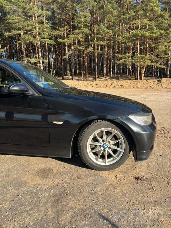 Black BMW 320 2007 in Riga, with an engine capacity of 2.00 L and mileage of 314 thousand km for 5000 €, photo 4 on AUTOMOTO.COM.LV