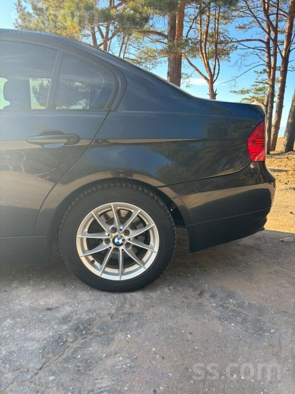 Black BMW 320 2007 in Riga, with an engine capacity of 2.00 L and mileage of 314 thousand km for 5000 €, photo 5 on AUTOMOTO.COM.LV