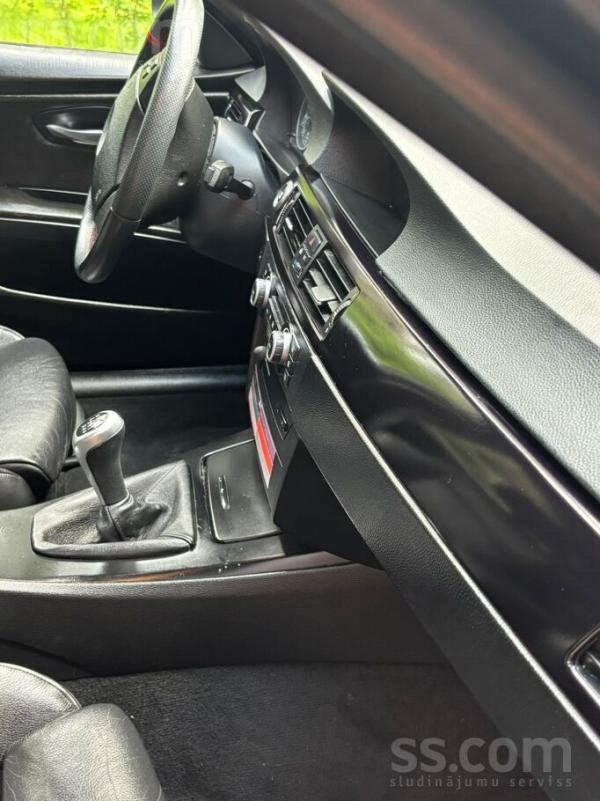 Black BMW 320 2007 in Riga, with an engine capacity of 2.00 L and mileage of 314 thousand km for 5000 €, photo 8 on AUTOMOTO.COM.LV