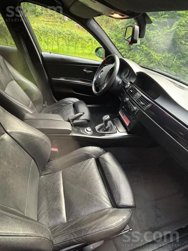 Black BMW 320 2007 in Riga, with an engine capacity of 2.00 L and mileage of 314 thousand km for 5000 €, photo 9 on AUTOMOTO.COM.LV