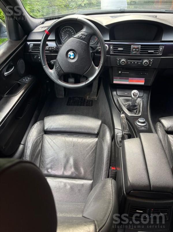 Black BMW 320 2007 in Riga, with an engine capacity of 2.00 L and mileage of 314 thousand km for 5000 €, photo 10 on AUTOMOTO.COM.LV