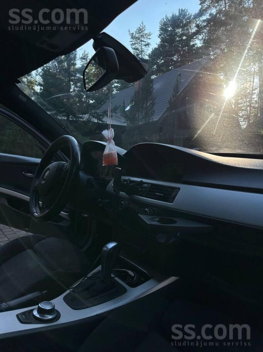 Black BMW 320 2007 in Riga, with an engine capacity of 2.00 L and mileage of 400 thousand km for 4750 €, photo 5 on AUTOMOTO.COM.LV