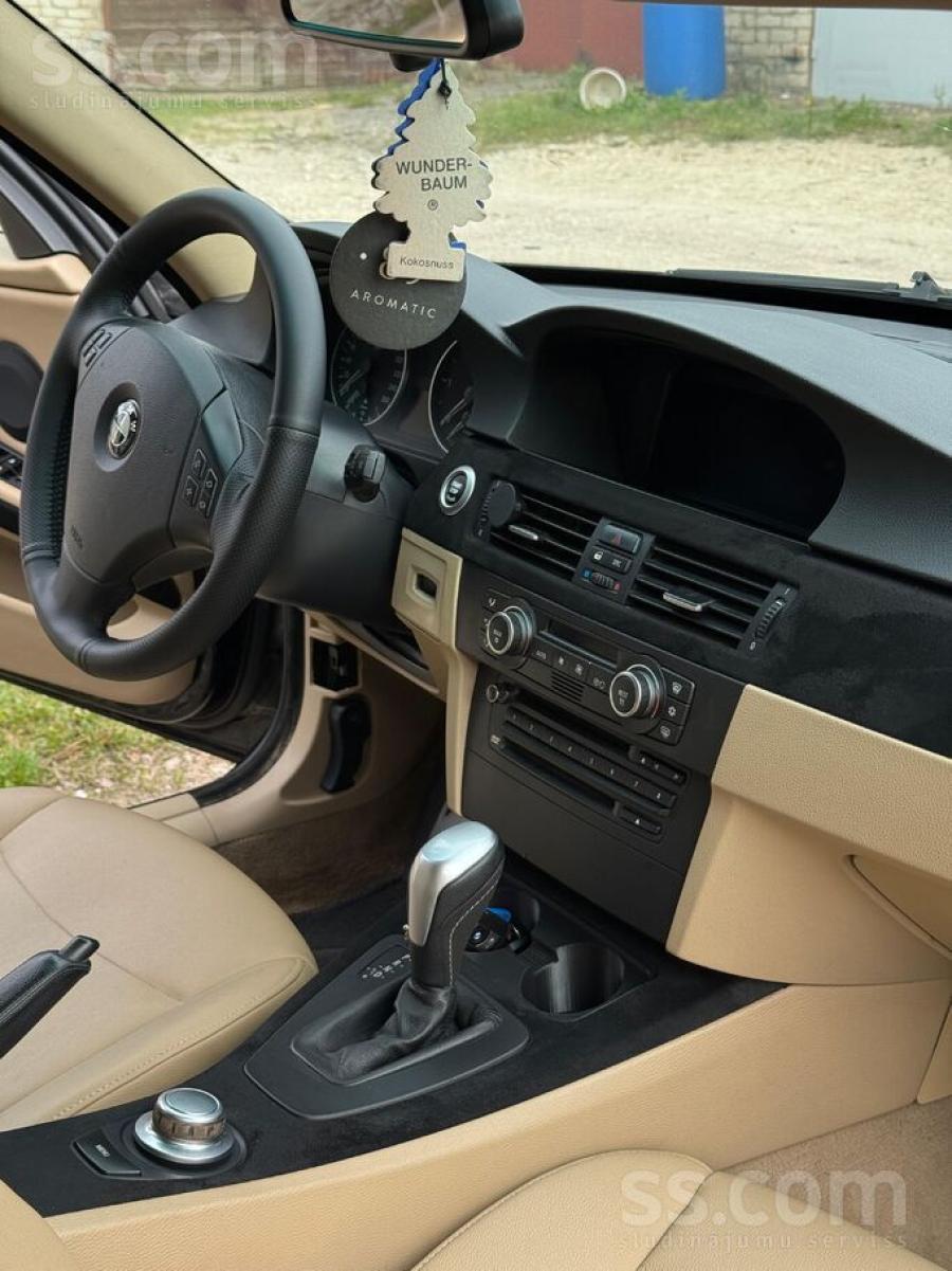 Melns BMW 320 2007 Jelgava, ar dzinēja tilpumu 2.00 L un nobraukumu 380 tūkst. km par 3499 €, foto 13 vietnē AUTOMOTO.COM.LV