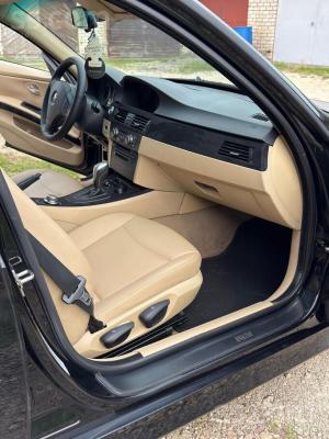 Melns BMW 320 2007 Jelgava, ar dzinēja tilpumu 2.00 L un nobraukumu 380 tūkst. km par 3499 €, foto 17 vietnē AUTOMOTO.COM.LV