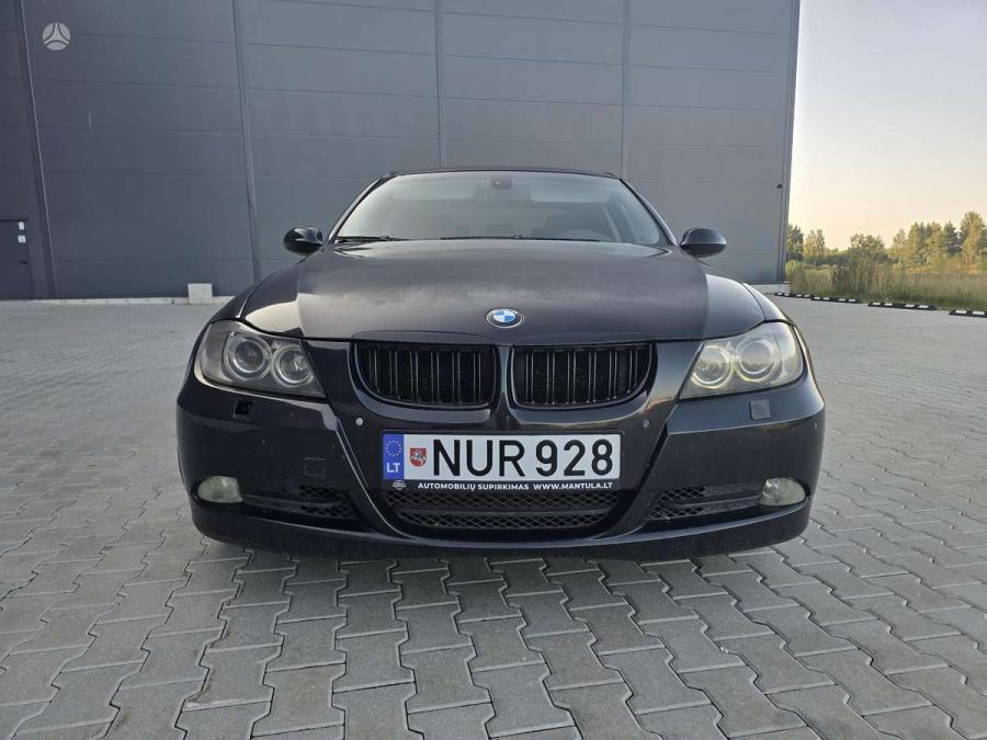 Black BMW 320 2007 in Siauliai, with an engine capacity of 2.00 L and mileage of 355 thousand km for 3650 €, photo 4 on AUTOMOTO.COM.LV