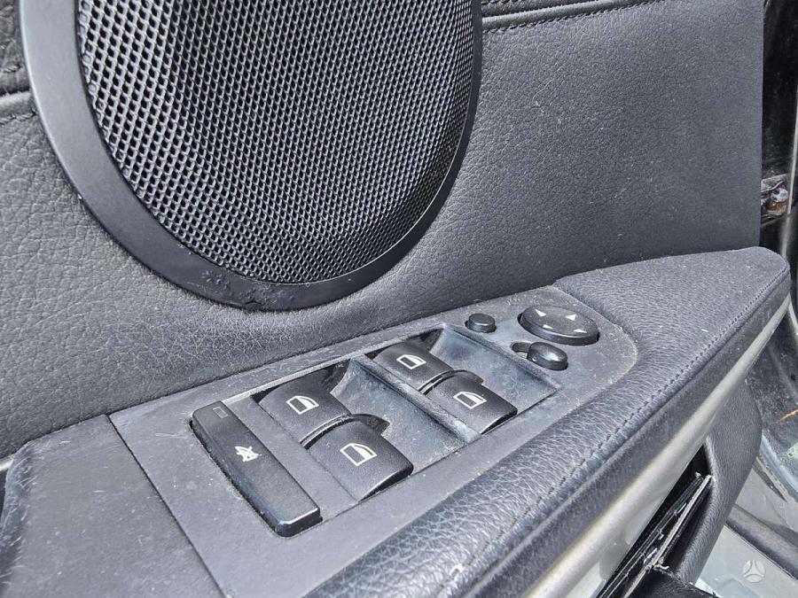 Black BMW 320 2007 in Siauliai, with an engine capacity of 2.00 L and mileage of 355 thousand km for 3650 €, photo 13 on AUTOMOTO.COM.LV