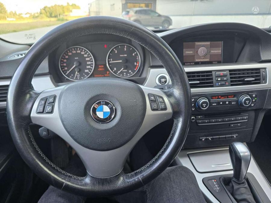 Black BMW 320 2007 in Siauliai, with an engine capacity of 2.00 L and mileage of 355 thousand km for 3650 €, photo 14 on AUTOMOTO.COM.LV