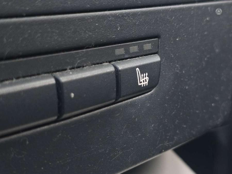 Black BMW 320 2007 in Siauliai, with an engine capacity of 2.00 L and mileage of 355 thousand km for 3650 €, photo 16 on AUTOMOTO.COM.LV