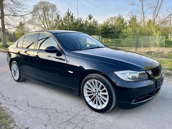 Black BMW 320 2007 in Kaunas, with an engine capacity of 2.00 L and mileage of 189 thousand km for 3800 €, photo 1 on AUTOMOTO.COM.LV