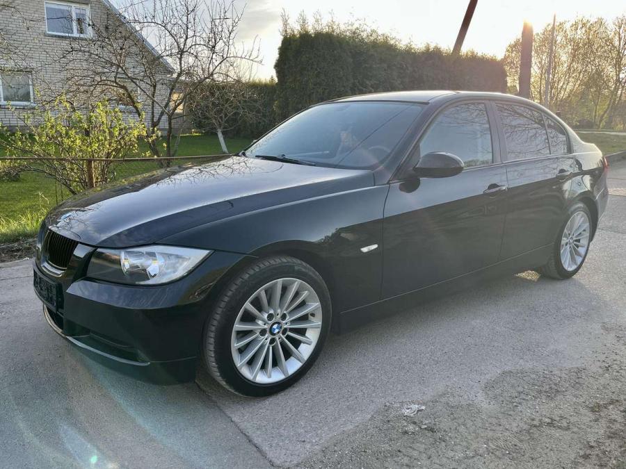 Melns BMW 320 2007 Kauņa, ar dzinēja tilpumu 2.00 L un nobraukumu 189 tūkst. km par 3800 €, foto 4 vietnē AUTOMOTO.COM.LV