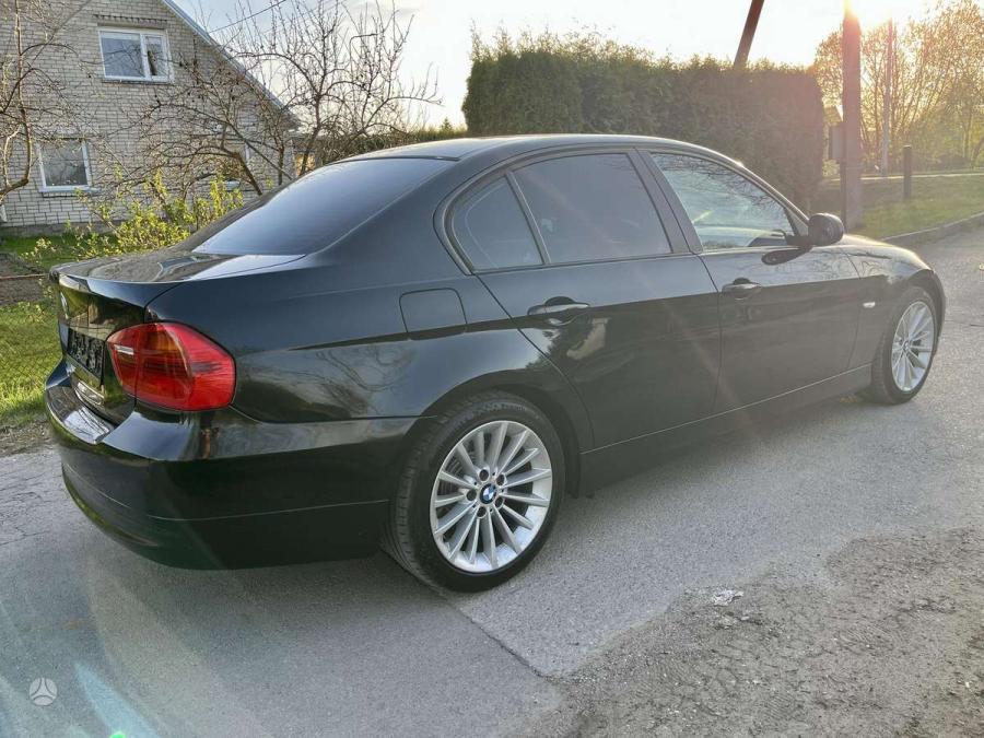 Melns BMW 320 2007 Kauņa, ar dzinēja tilpumu 2.00 L un nobraukumu 189 tūkst. km par 3800 €, foto 7 vietnē AUTOMOTO.COM.LV