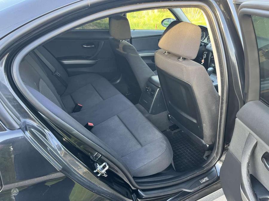 Melns BMW 320 2007 Kauņa, ar dzinēja tilpumu 2.00 L un nobraukumu 189 tūkst. km par 3800 €, foto 10 vietnē AUTOMOTO.COM.LV
