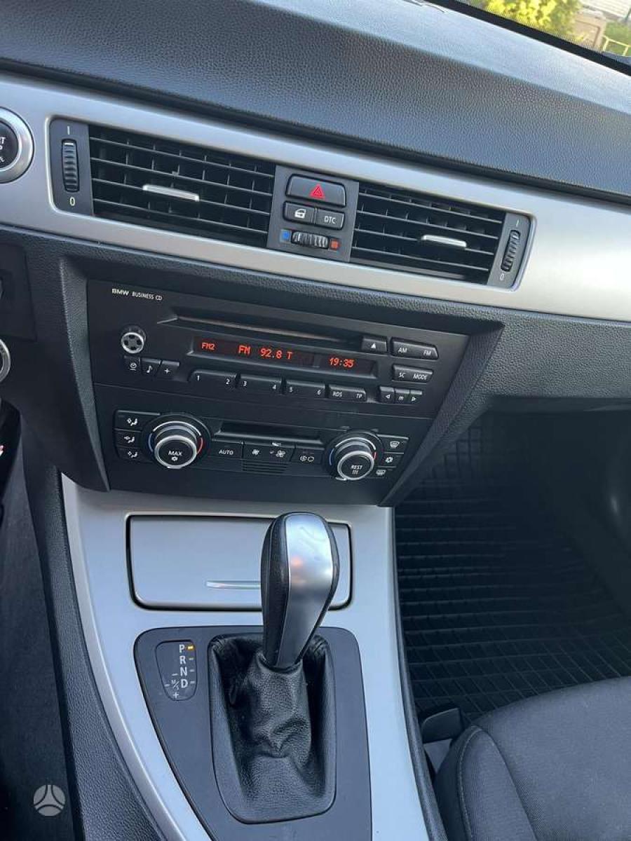 Melns BMW 320 2007 Kauņa, ar dzinēja tilpumu 2.00 L un nobraukumu 189 tūkst. km par 3800 €, foto 13 vietnē AUTOMOTO.COM.LV
