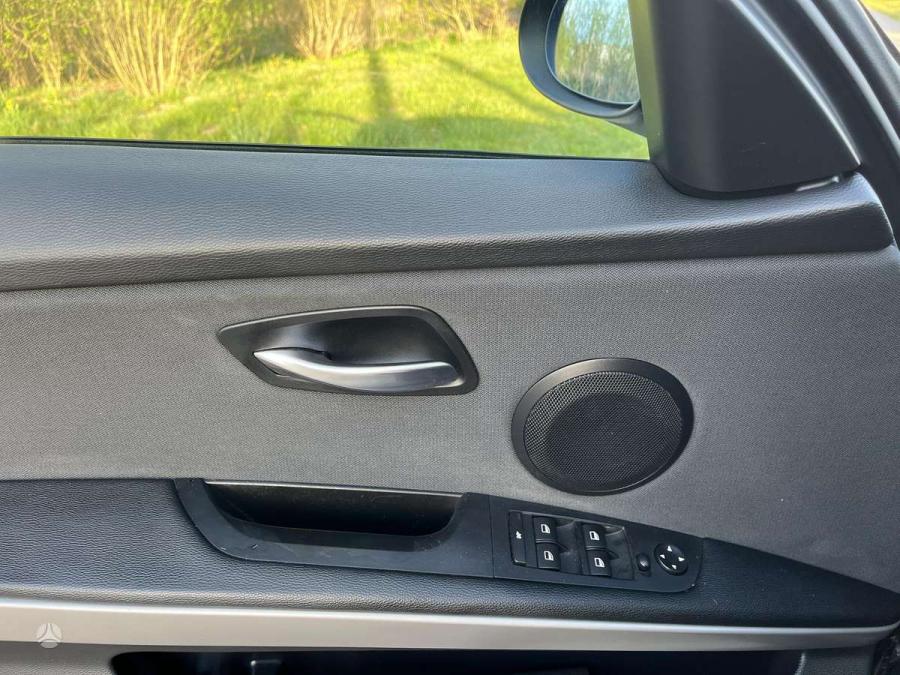 Melns BMW 320 2007 Kauņa, ar dzinēja tilpumu 2.00 L un nobraukumu 189 tūkst. km par 3800 €, foto 14 vietnē AUTOMOTO.COM.LV