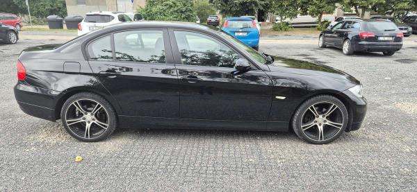 Melns BMW 320 2007 Viļņa, ar dzinēja tilpumu 2.00 L un nobraukumu 279 tūkst. km par 2300 €, foto 5 vietnē AUTOMOTO.COM.LV