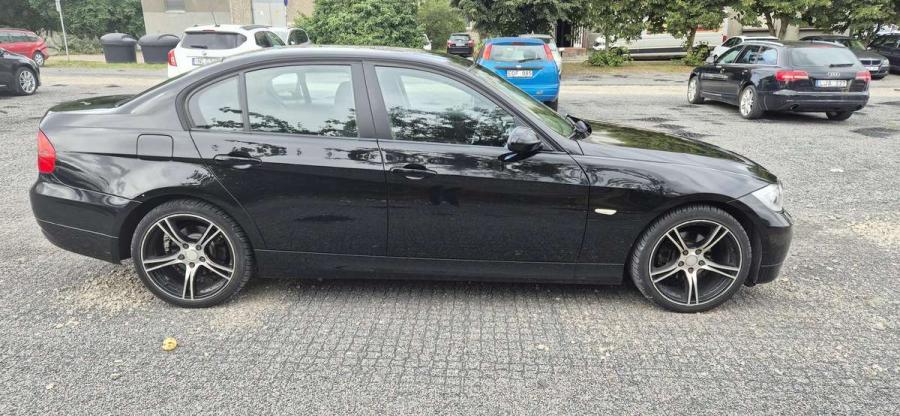 Black BMW 320 2007 in Vilnius, with an engine capacity of 2.00 L and mileage of 279 thousand km for 2300 €, photo 5 on AUTOMOTO.COM.LV