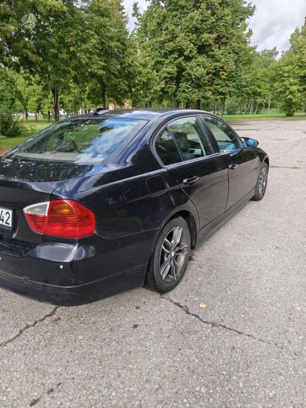 BMW 320 2007 Liepāja vietnē Melns BMW 320 2007 Liepāja, ar dzinēja tilpumu 2.00 L un nobraukumu 319 tūkst. km par 4000 €, foto 7 vietnē AUTOMOTO.COM.LV