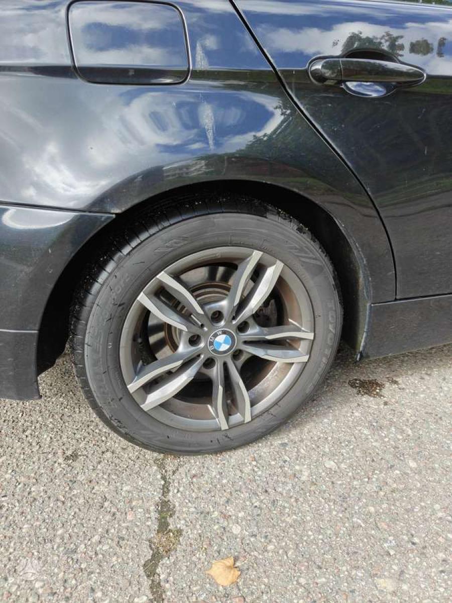 Melns BMW 320 2007 Liepāja, ar dzinēja tilpumu 2.00 L un nobraukumu 319 tūkst. km par 4000 €, foto 9 vietnē AUTOMOTO.COM.LV