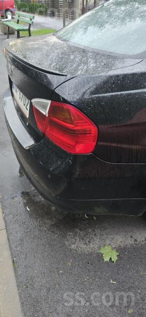 Melns BMW 320 2007 Rīga, ar dzinēja tilpumu 2.00 L un nobraukumu 189 tūkst. km par 2500 €, foto 4 vietnē AUTOMOTO.COM.LV