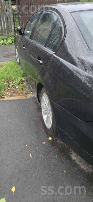 Melns BMW 320 2007 Rīga, ar dzinēja tilpumu 2.00 L un nobraukumu 189 tūkst. km par 2500 €, foto 5 vietnē AUTOMOTO.COM.LV