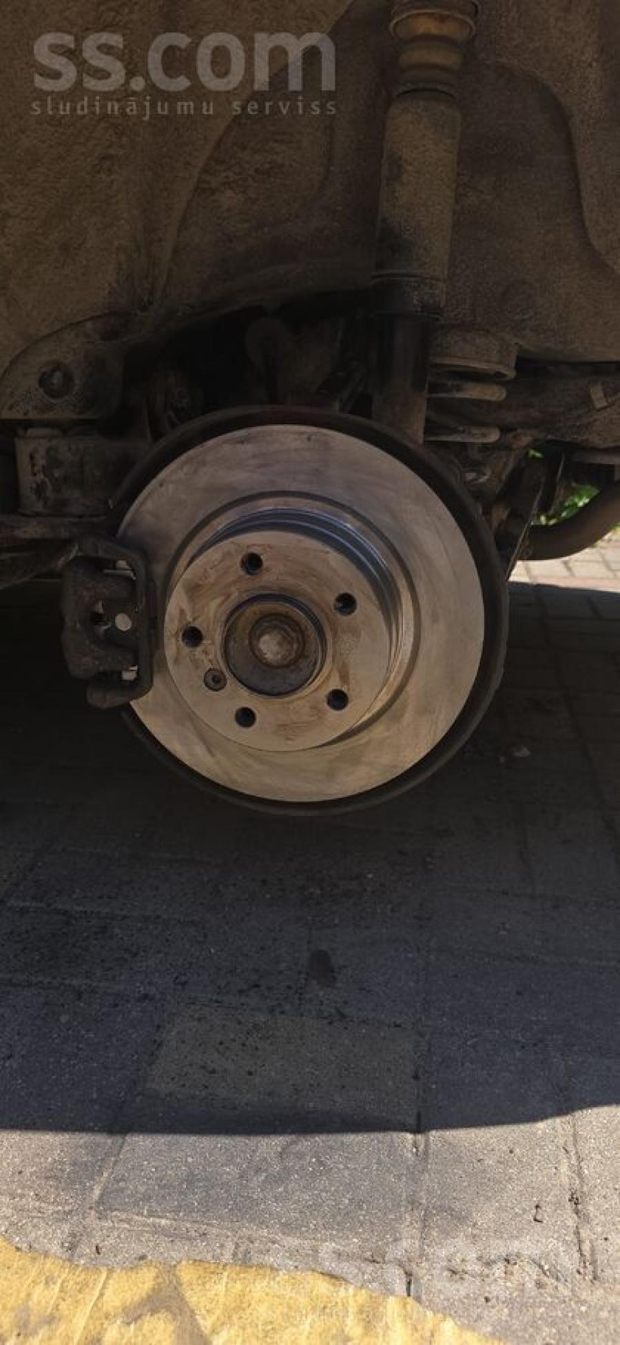 Melns BMW 320 2007 Rīga, ar dzinēja tilpumu 2.00 L un nobraukumu 189 tūkst. km par 2500 €, foto 16 vietnē AUTOMOTO.COM.LV