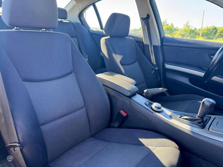 Melns BMW 320 2007 Panevēža, ar dzinēja tilpumu 2.00 L un nobraukumu 516 tūkst. km par 3399 €, foto 13 vietnē AUTOMOTO.COM.LV
