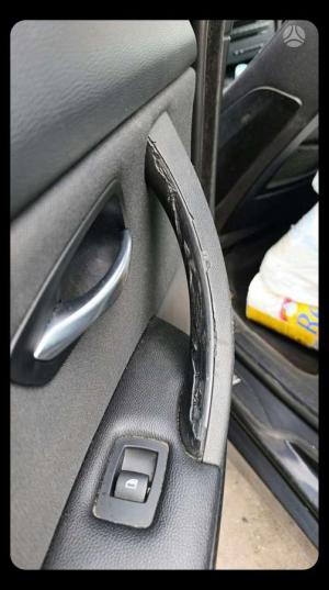 Black BMW 320 2007 in Kaunas, with an engine capacity of 1.99 L and mileage of 382 thousand km for 1800 €, photo 4 on AUTOMOTO.COM.LV