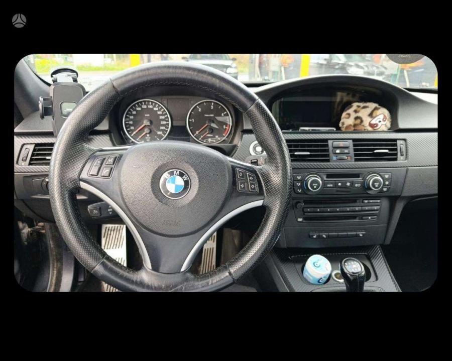 Black BMW 320 2007 in Kaunas, with an engine capacity of 1.99 L and mileage of 382 thousand km for 1800 €, photo 5 on AUTOMOTO.COM.LV