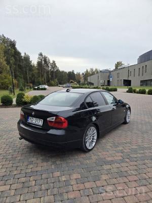 Black BMW 320 2007 in Riga, with an engine capacity of 2.00 L and mileage of 422 thousand km for 3650 €, photo 5 on AUTOMOTO.COM.LV