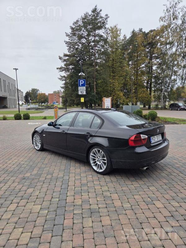 Black BMW 320 2007 in Riga, with an engine capacity of 2.00 L and mileage of 422 thousand km for 3650 €, photo 6 on AUTOMOTO.COM.LV