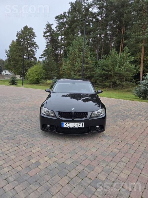 Black BMW 320 2007 in Riga, with an engine capacity of 2.00 L and mileage of 422 thousand km for 3650 €, photo 8 on AUTOMOTO.COM.LV