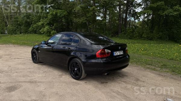 Black BMW 320 2008 in Riga, with an engine capacity of 2.00 L and mileage of 295 thousand km for 5400 €, photo 2 on AUTOMOTO.COM.LV