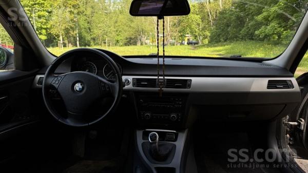 Black BMW 320 2008 in Riga, with an engine capacity of 2.00 L and mileage of 295 thousand km for 5400 €, photo 5 on AUTOMOTO.COM.LV