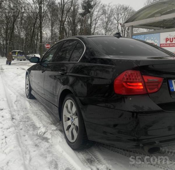 Melns BMW 320 2008 Rīga, ar dzinēja tilpumu 2.00 L un nobraukumu 382 tūkst. km par 3000 €, foto 4 vietnē AUTOMOTO.COM.LV