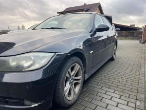 Melns BMW 320 2008 Klaipėda, ar dzinēja tilpumu 2.00 L un nobraukumu 332 tūkst. km par 1800 €, foto 2 vietnē AUTOMOTO.COM.LV