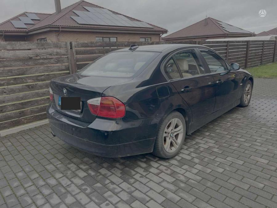 Melns BMW 320 2008 Klaipėda, ar dzinēja tilpumu 2.00 L un nobraukumu 332 tūkst. km par 1800 €, foto 4 vietnē AUTOMOTO.COM.LV