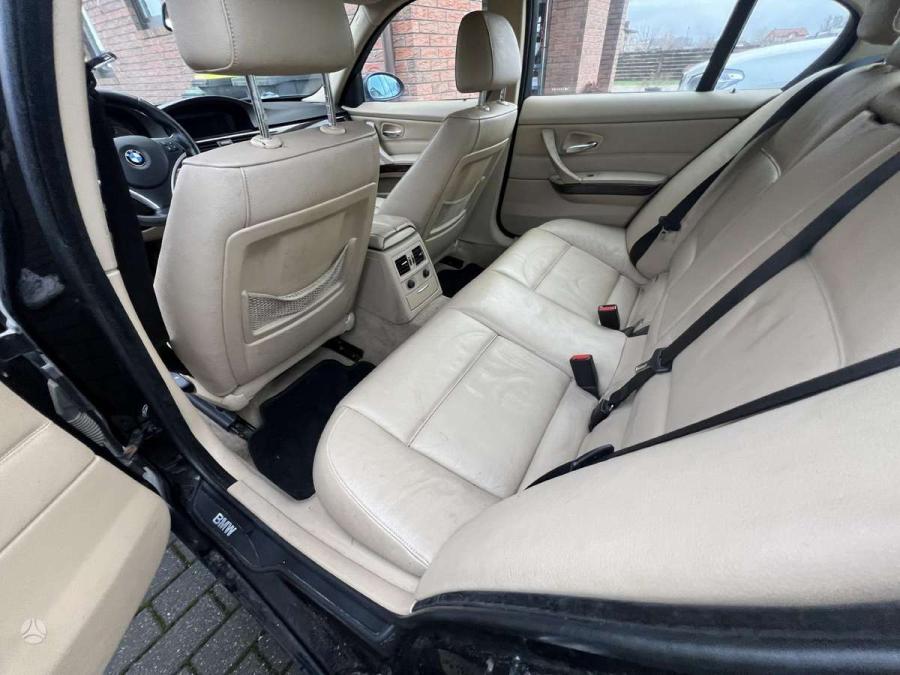 Melns BMW 320 2008 Klaipėda, ar dzinēja tilpumu 2.00 L un nobraukumu 332 tūkst. km par 1800 €, foto 11 vietnē AUTOMOTO.COM.LV