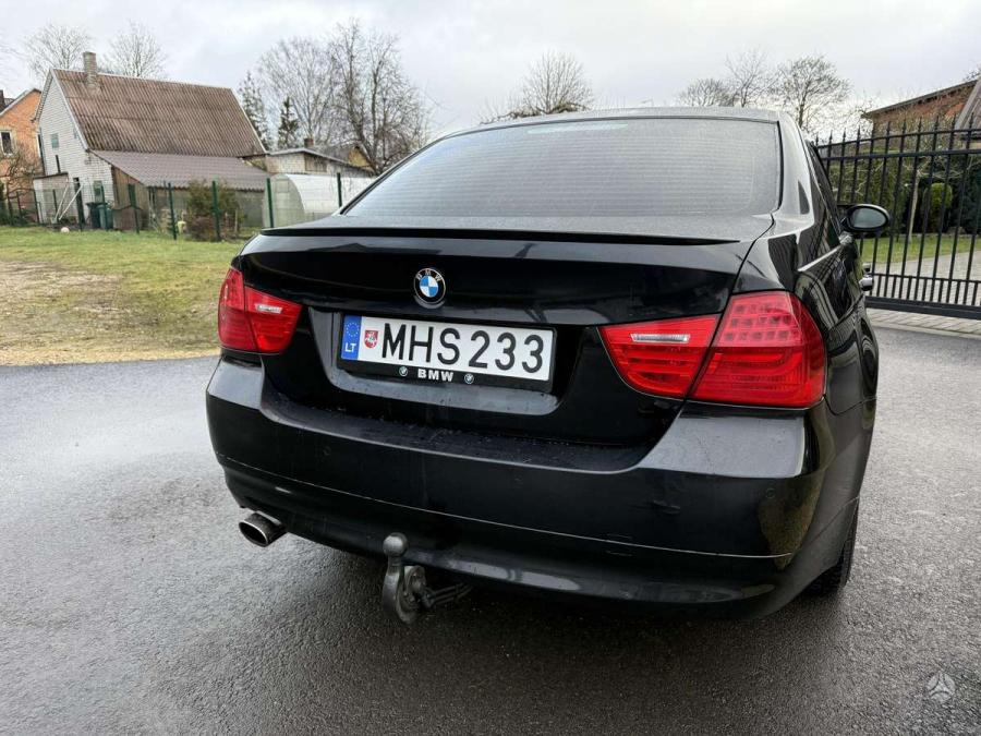 Black BMW 320 2008 in Radviliskis, with an engine capacity of 2.00 L and mileage of 259 thousand km for 5200 €, photo 5 on AUTOMOTO.COM.LV