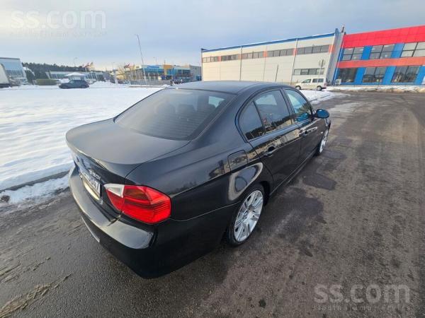 Black BMW 320 2008 in Riga, with an engine capacity of 2.00 L and mileage of 240 thousand km for 4000 €, photo 2 on AUTOMOTO.COM.LV