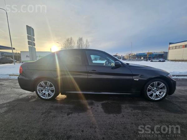 Black BMW 320 2008 in Riga, with an engine capacity of 2.00 L and mileage of 240 thousand km for 4000 €, photo 3 on AUTOMOTO.COM.LV