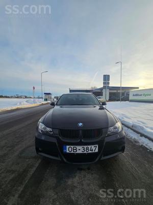 Black BMW 320 2008 in Riga, with an engine capacity of 2.00 L and mileage of 240 thousand km for 4000 €, photo 4 on AUTOMOTO.COM.LV