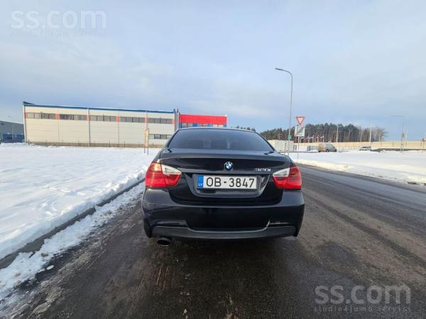 Black BMW 320 2008 in Riga, with an engine capacity of 2.00 L and mileage of 240 thousand km for 4000 €, photo 5 on AUTOMOTO.COM.LV
