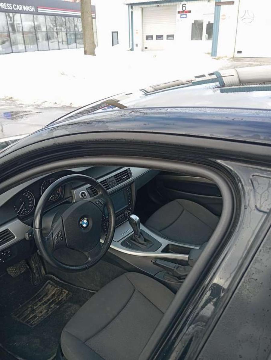 Melns BMW 320 2008 Klaipėda, ar dzinēja tilpumu 2.00 L un nobraukumu 230 tūkst. km par 2500 €, foto 9 vietnē AUTOMOTO.COM.LV