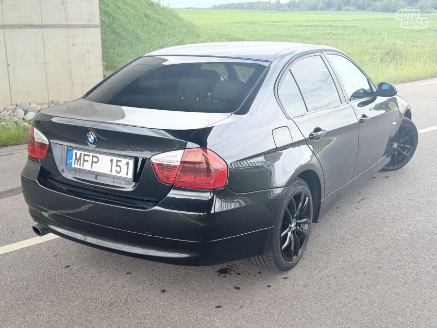 Melns BMW 320 2008 Kauņa, ar dzinēja tilpumu 2.00 L un nobraukumu 320 tūkst. km par 2970 €, foto 4 vietnē AUTOMOTO.COM.LV