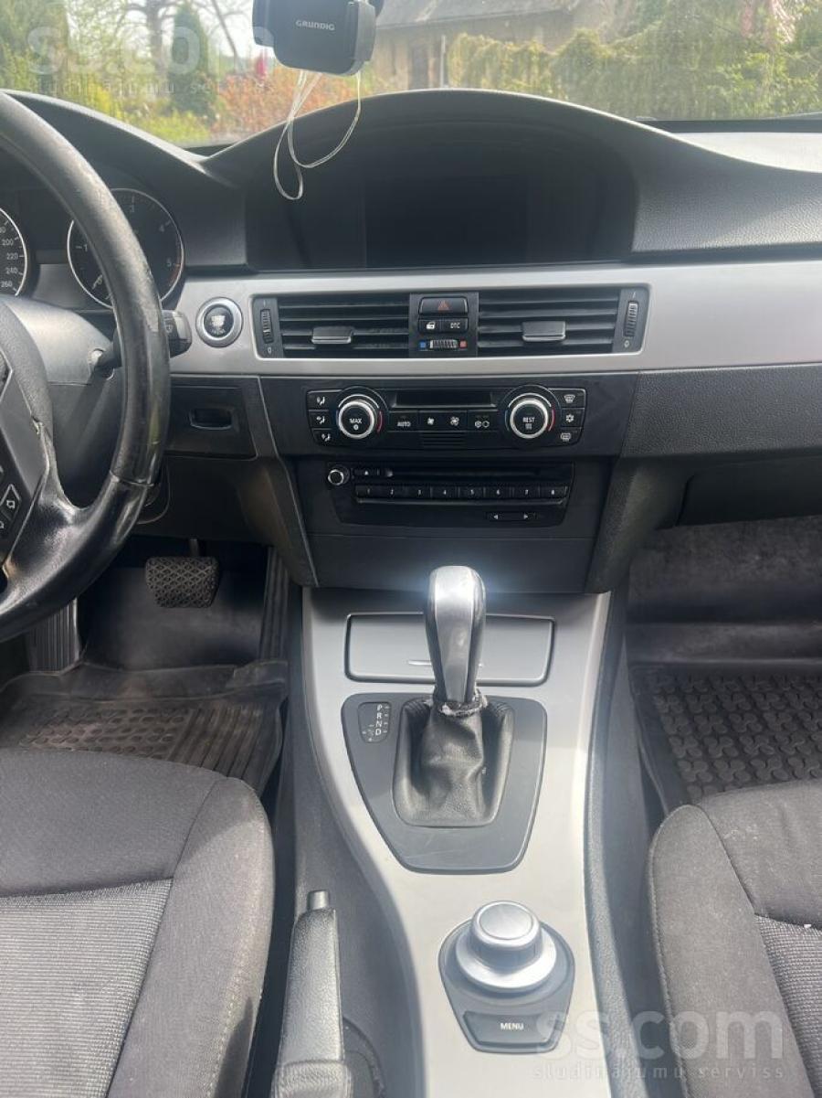 Melns BMW 320 2008 Ogre, ar dzinēja tilpumu 2.00 L un nobraukumu 312 tūkst. km par 3550 €, foto 4 vietnē AUTOMOTO.COM.LV